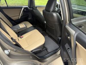 Brown Toyota RAV4 2015 in Ogre, with an engine capacity of 2.20 L and mileage of 258 thousand km for 12999 €, photo 16 on AUTOMOTO.COM.LV