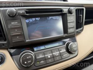 Brown Toyota RAV4 2015 in Ogre, with an engine capacity of 2.20 L and mileage of 258 thousand km for 12999 €, photo 17 on AUTOMOTO.COM.LV