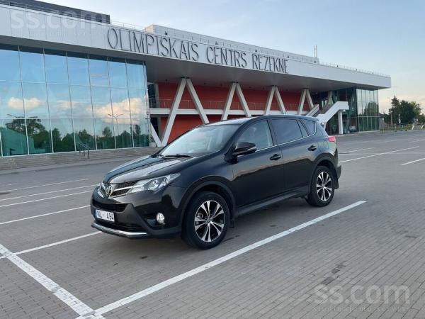 Brown Toyota RAV4 2015 in Rezekne, with an engine capacity of 2.00 L and mileage of 288 thousand km for 10500 €, photo 2 on AUTOMOTO.COM.LV