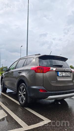 Brown Toyota RAV4 2015 in Riga, with an engine capacity of 2.20 L and mileage of 222 thousand km for 11000 €, photo 3 on AUTOMOTO.COM.LV