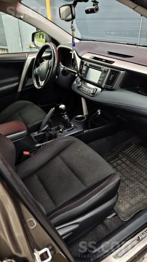 Brown Toyota RAV4 2015 in Riga, with an engine capacity of 2.20 L and mileage of 222 thousand km for 11000 €, photo 6 on AUTOMOTO.COM.LV