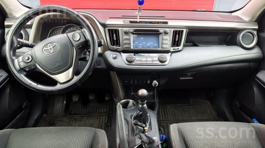 Brown Toyota RAV4 2015 in Riga, with an engine capacity of 2.20 L and mileage of 222 thousand km for 11000 €, photo 9 on AUTOMOTO.COM.LV