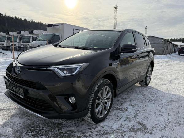Brown Toyota RAV4 2016 in Vilnius, with an engine capacity of 2.50 L and mileage of 173 thousand km for 16900 €, photo 1 on AUTOMOTO.COM.LV