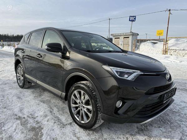 Brown Toyota RAV4 2016 in Vilnius, with an engine capacity of 2.50 L and mileage of 173 thousand km for 16900 €, photo 2 on AUTOMOTO.COM.LV