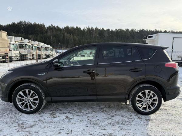 Brown Toyota RAV4 2016 in Vilnius, with an engine capacity of 2.50 L and mileage of 173 thousand km for 16900 €, photo 6 on AUTOMOTO.COM.LV