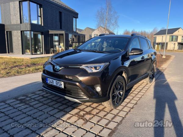 Brown Toyota RAV4 2016 in Tallinn, with an engine capacity of 2.50 L and mileage of 108 thousand km for 17900 €, photo 2 on AUTOMOTO.COM.LV
