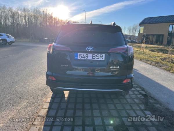 Brown Toyota RAV4 2016 in Tallinn, with an engine capacity of 2.50 L and mileage of 108 thousand km for 17900 €, photo 5 on AUTOMOTO.COM.LV