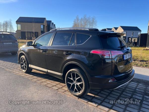 Brown Toyota RAV4 2016 in Tallinn, with an engine capacity of 2.50 L and mileage of 108 thousand km for 17900 €, photo 6 on AUTOMOTO.COM.LV