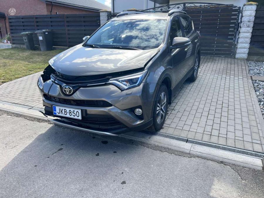 Brown Toyota RAV4 2016 in Klaipeda, with an engine capacity of 1.99 L and mileage of 82 thousand km for 9999 €, photo 1 on AUTOMOTO.COM.LV