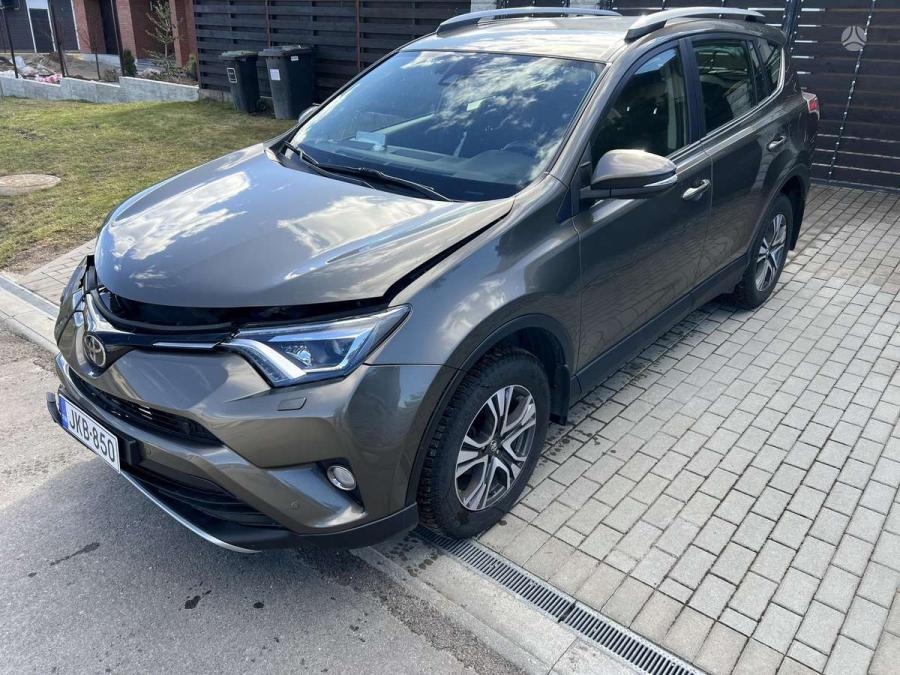 Brown Toyota RAV4 2016 in Klaipeda, with an engine capacity of 1.99 L and mileage of 82 thousand km for 9999 €, photo 3 on AUTOMOTO.COM.LV