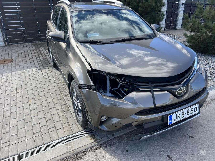 Brown Toyota RAV4 2016 in Klaipeda, with an engine capacity of 1.99 L and mileage of 82 thousand km for 9999 €, photo 4 on AUTOMOTO.COM.LV