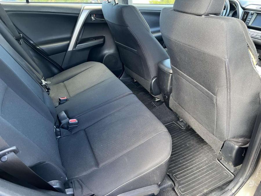 Brown Toyota RAV4 2016 in Klaipeda, with an engine capacity of 1.99 L and mileage of 82 thousand km for 9999 €, photo 8 on AUTOMOTO.COM.LV