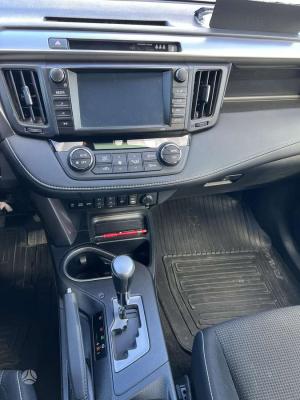 Brown Toyota RAV4 2016 in Klaipeda, with an engine capacity of 1.99 L and mileage of 82 thousand km for 9999 €, photo 12 on AUTOMOTO.COM.LV