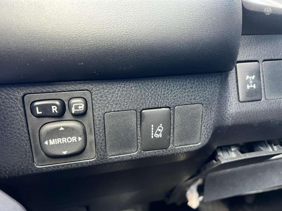 Brown Toyota RAV4 2016 in Klaipeda, with an engine capacity of 1.99 L and mileage of 82 thousand km for 9999 €, photo 13 on AUTOMOTO.COM.LV