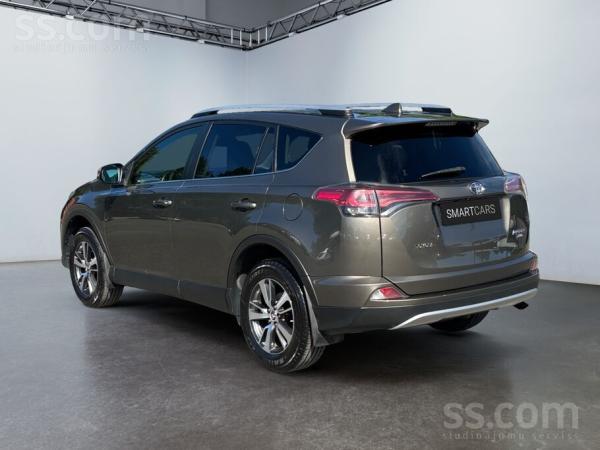 Brown Toyota RAV4 2016 in Riga, with an engine capacity of 2.00 L and mileage of 148 thousand km for 15700 €, photo 3 on AUTOMOTO.COM.LV