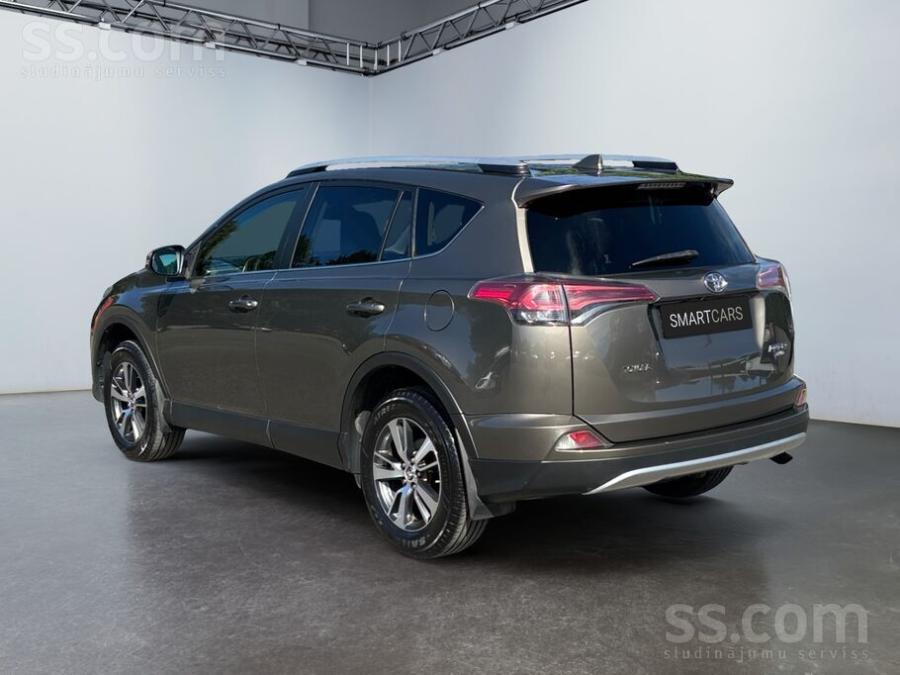 Brūns Toyota RAV4 2016 Rīga, ar dzinēja tilpumu 2.00 L un nobraukumu 148 tūkst. km par 15700 €, foto 4 vietnē AUTOMOTO.COM.LV