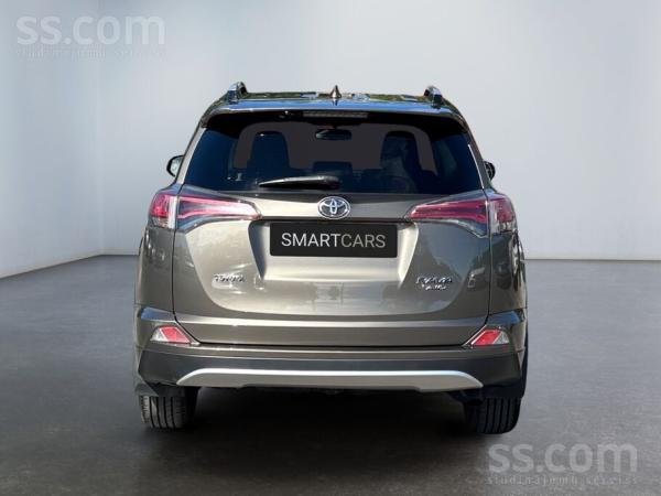 Brown Toyota RAV4 2016 in Riga, with an engine capacity of 2.00 L and mileage of 148 thousand km for 15700 €, photo 4 on AUTOMOTO.COM.LV
