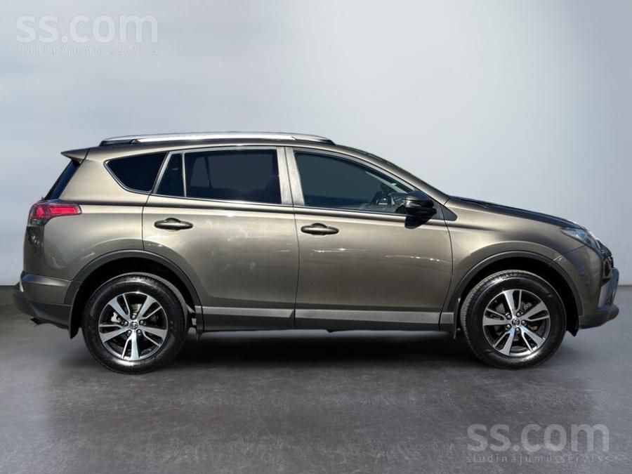 Brūns Toyota RAV4 2016 Rīga, ar dzinēja tilpumu 2.00 L un nobraukumu 148 tūkst. km par 15700 €, foto 7 vietnē AUTOMOTO.COM.LV