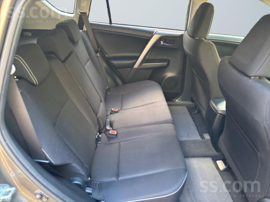 Brūns Toyota RAV4 2016 Rīga, ar dzinēja tilpumu 2.00 L un nobraukumu 148 tūkst. km par 15700 €, foto 14 vietnē AUTOMOTO.COM.LV