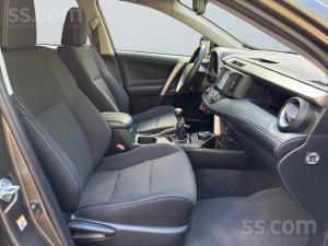 Brūns Toyota RAV4 2016 Rīga, ar dzinēja tilpumu 2.00 L un nobraukumu 148 tūkst. km par 15700 €, foto 16 vietnē AUTOMOTO.COM.LV