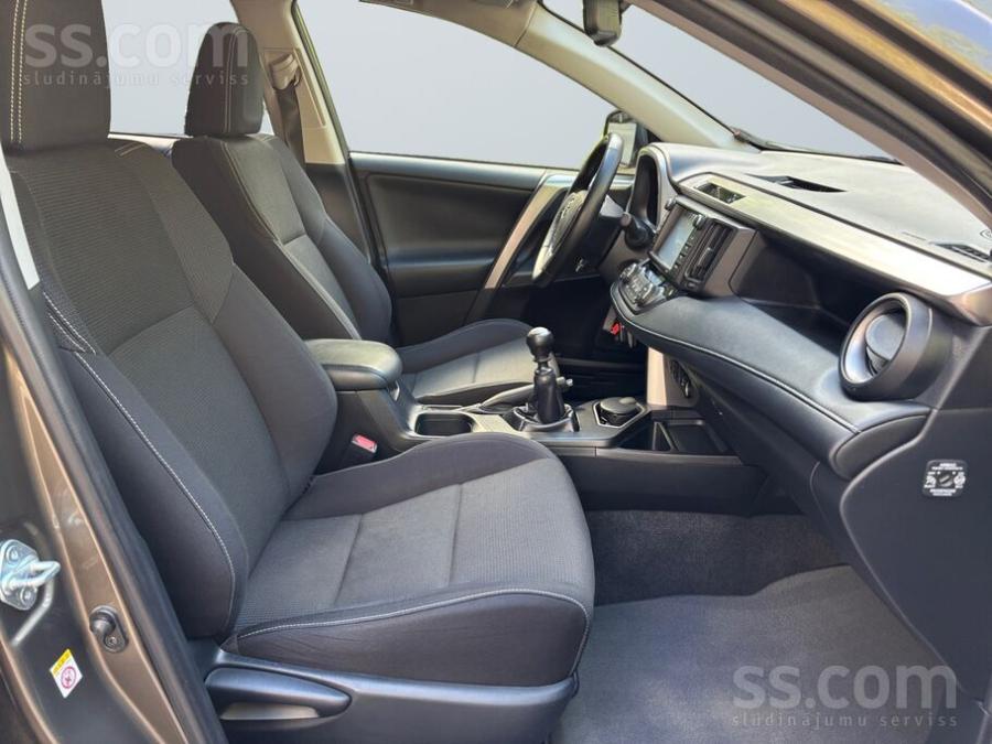 Brūns Toyota RAV4 2016 Rīga, ar dzinēja tilpumu 2.00 L un nobraukumu 148 tūkst. km par 15700 €, foto 16 vietnē AUTOMOTO.COM.LV