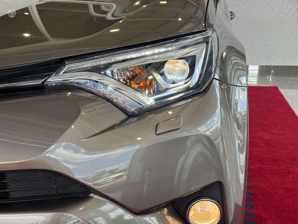 Brūns Toyota RAV4 2016 Šauļi, ar dzinēja tilpumu 1.99 L un nobraukumu 58 tūkst. km par 17700 €, foto 4 vietnē AUTOMOTO.COM.LV