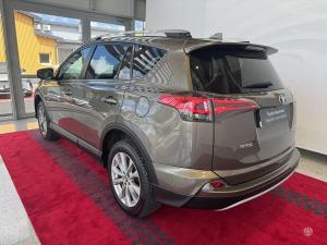 Brown Toyota RAV4 2016 in Siauliai, with an engine capacity of 1.99 L and mileage of 58 thousand km for 17700 €, photo 7 on AUTOMOTO.COM.LV