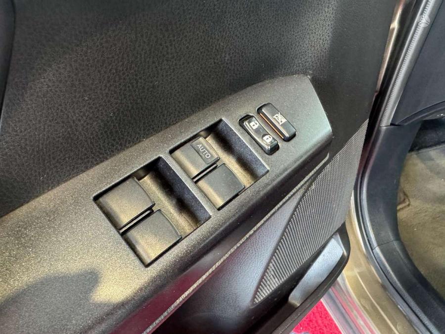 Brown Toyota RAV4 2016 in Siauliai, with an engine capacity of 1.99 L and mileage of 58 thousand km for 17700 €, photo 13 on AUTOMOTO.COM.LV