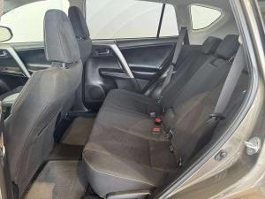 Brown Toyota RAV4 2016 in Siauliai, with an engine capacity of 1.99 L and mileage of 58 thousand km for 17700 €, photo 26 on AUTOMOTO.COM.LV