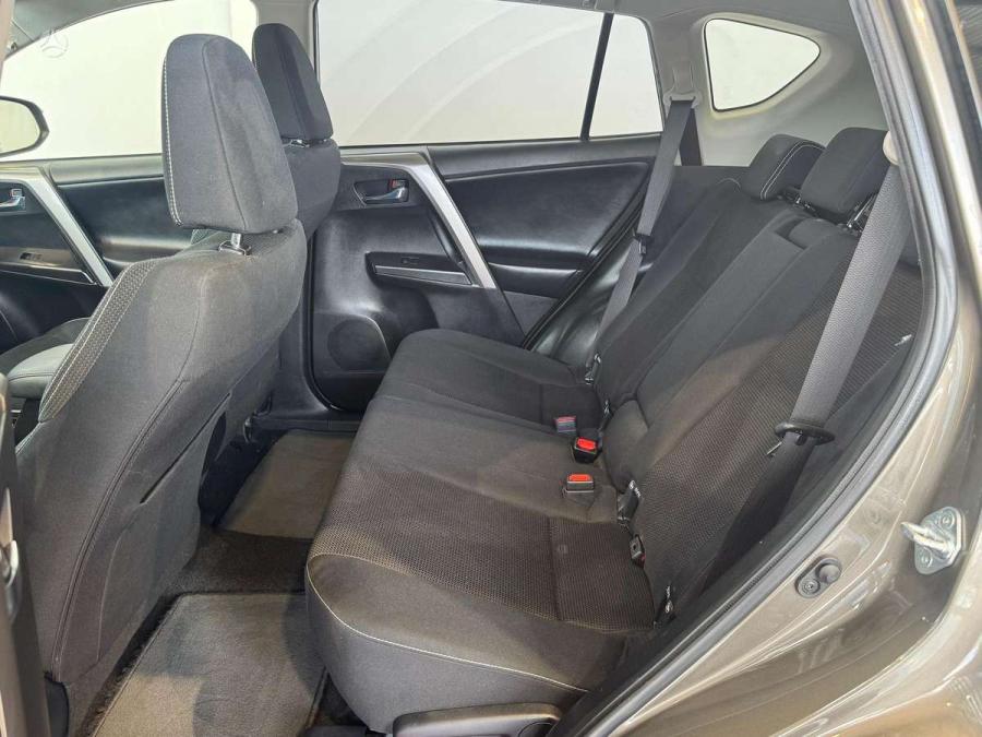 Brown Toyota RAV4 2016 in Siauliai, with an engine capacity of 1.99 L and mileage of 58 thousand km for 17700 €, photo 26 on AUTOMOTO.COM.LV