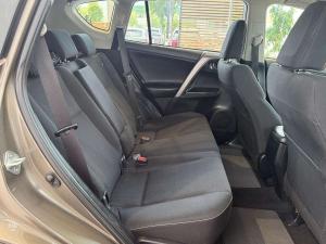 Brown Toyota RAV4 2016 in Siauliai, with an engine capacity of 1.99 L and mileage of 58 thousand km for 17700 €, photo 27 on AUTOMOTO.COM.LV