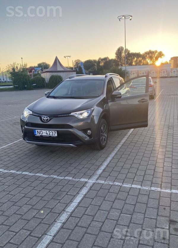 Brūns Toyota RAV4 2016 Rīga, ar dzinēja tilpumu 2.00 L un nobraukumu 218 tūkst. km par 12000 €, foto 1 vietnē AUTOMOTO.COM.LV