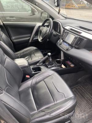 Brown Toyota RAV4 2016 in Riga, with an engine capacity of 2.00 L and mileage of 218 thousand km for 12000 €, photo 5 on AUTOMOTO.COM.LV