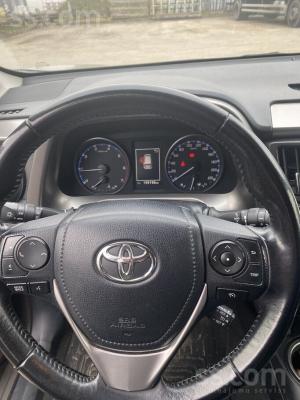 Brown Toyota RAV4 2016 in Riga, with an engine capacity of 2.00 L and mileage of 218 thousand km for 12000 €, photo 6 on AUTOMOTO.COM.LV