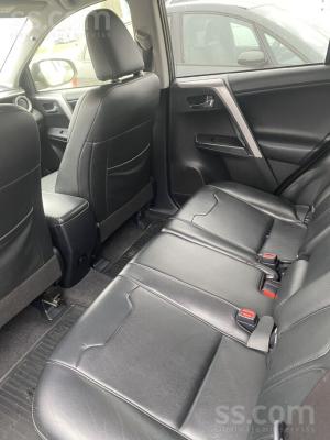Brown Toyota RAV4 2016 in Riga, with an engine capacity of 2.00 L and mileage of 218 thousand km for 12000 €, photo 7 on AUTOMOTO.COM.LV