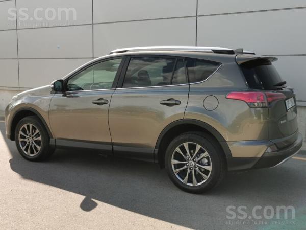 Brown Toyota RAV4 2016 in Riga, with an engine capacity of 2.00 L and mileage of 0 thousand km for 13450 €, photo 3 on AUTOMOTO.COM.LV