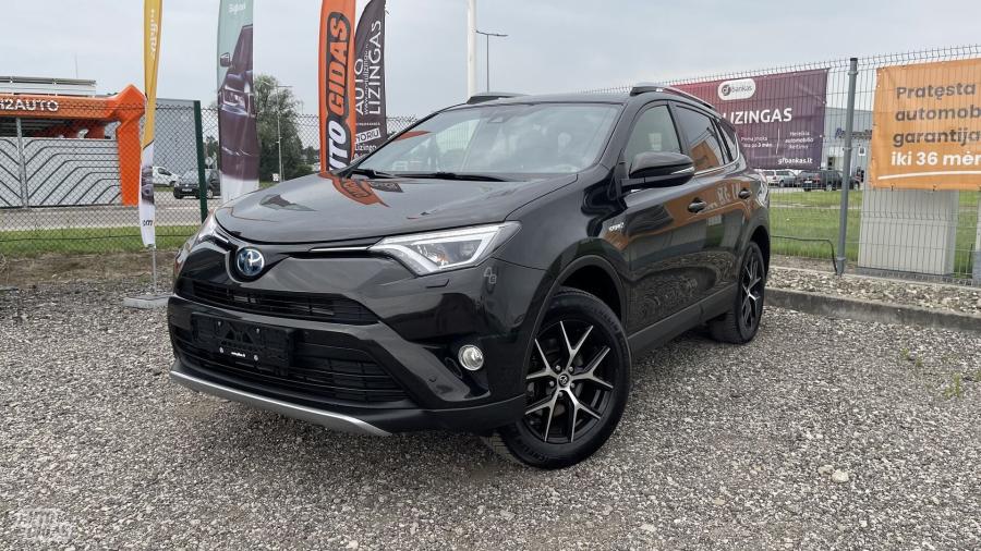 Brown Toyota RAV4 2016 in Marijampole, with an engine capacity of 2.50 L and mileage of 152 thousand km for 16990 €, photo 1 on AUTOMOTO.COM.LV