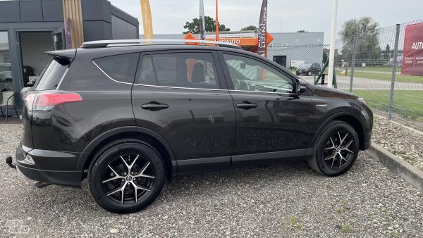 Brown Toyota RAV4 2016 in Marijampole, with an engine capacity of 2.50 L and mileage of 152 thousand km for 16990 €, photo 7 on AUTOMOTO.COM.LV