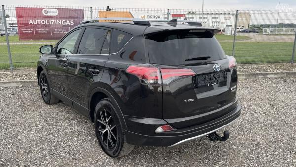 Brown Toyota RAV4 2016 in Marijampole, with an engine capacity of 2.50 L and mileage of 152 thousand km for 16990 €, photo 8 on AUTOMOTO.COM.LV