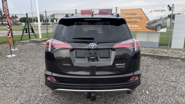Brown Toyota RAV4 2016 in Marijampole, with an engine capacity of 2.50 L and mileage of 152 thousand km for 16990 €, photo 9 on AUTOMOTO.COM.LV