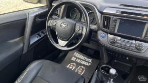 Brown Toyota RAV4 2016 in Marijampole, with an engine capacity of 2.50 L and mileage of 152 thousand km for 16990 €, photo 15 on AUTOMOTO.COM.LV