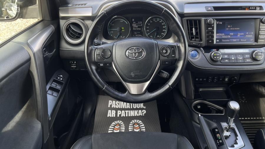 Brown Toyota RAV4 2016 in Marijampole, with an engine capacity of 2.50 L and mileage of 152 thousand km for 16990 €, photo 16 on AUTOMOTO.COM.LV