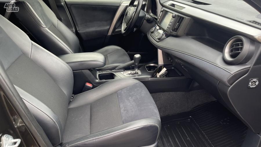 Brūns Toyota RAV4 2016 Marijampole, ar dzinēja tilpumu 2.50 L un nobraukumu 152 tūkst. km par 16990 €, foto 19 vietnē AUTOMOTO.COM.LV