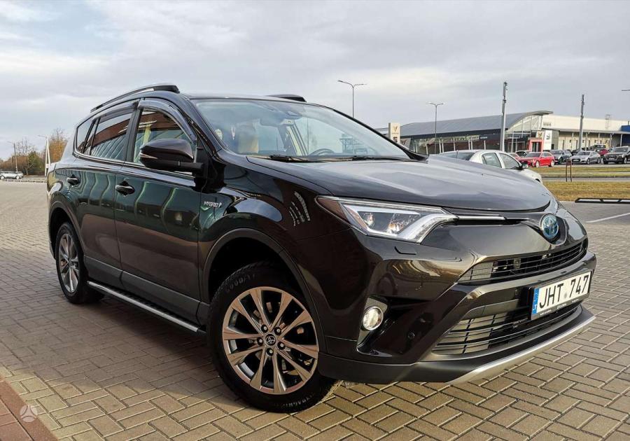 Brown Toyota RAV4 2016 in Kaunas, with an engine capacity of 2.49 L and mileage of 200 thousand km for 18500 €, photo 3 on AUTOMOTO.COM.LV