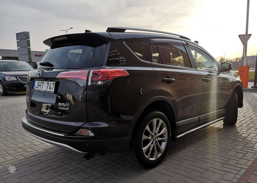 Brown Toyota RAV4 2016 in Kaunas, with an engine capacity of 2.49 L and mileage of 200 thousand km for 18500 €, photo 4 on AUTOMOTO.COM.LV