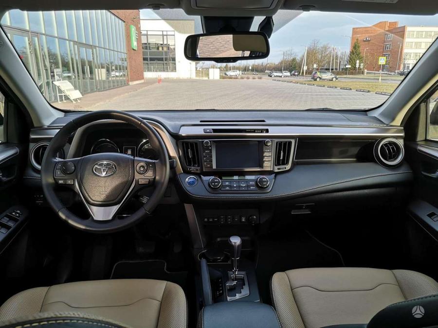 Brown Toyota RAV4 2016 in Kaunas, with an engine capacity of 2.49 L and mileage of 200 thousand km for 18500 €, photo 5 on AUTOMOTO.COM.LV