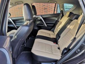 Brown Toyota RAV4 2016 in Kaunas, with an engine capacity of 2.49 L and mileage of 200 thousand km for 18500 €, photo 7 on AUTOMOTO.COM.LV