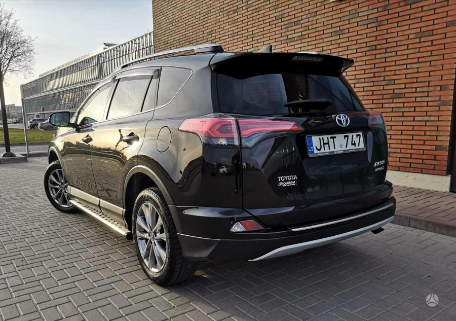 Brown Toyota RAV4 2016 in Kaunas, with an engine capacity of 2.49 L and mileage of 200 thousand km for 18500 €, photo 9 on AUTOMOTO.COM.LV