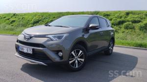 Brūns Toyota RAV4 2016 Daugavpils, ar dzinēja tilpumu 2.00 L un nobraukumu 172 tūkst. km par 13850 €, foto  vietnē AUTOMOTO.COM.LV