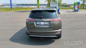 Brūns Toyota RAV4 2016 Daugavpils, ar dzinēja tilpumu 2.00 L un nobraukumu 172 tūkst. km par 13850 €, foto 5 vietnē AUTOMOTO.COM.LV